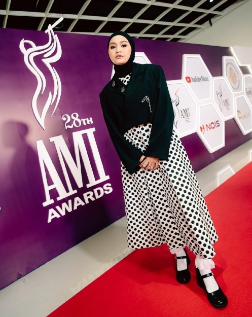 Inspirasi Outfit ala Salma Salsabil, Tampil Modis dengan Padanan Blazer ...