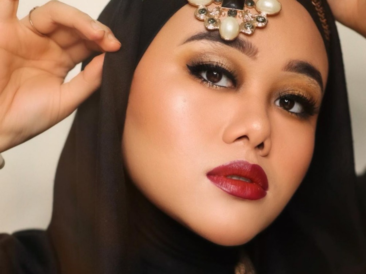 Identik dengan Tampilannya yang Bold, Yuk, Intip Inspirasi Makeup ala Fatya Biya Berikut ...