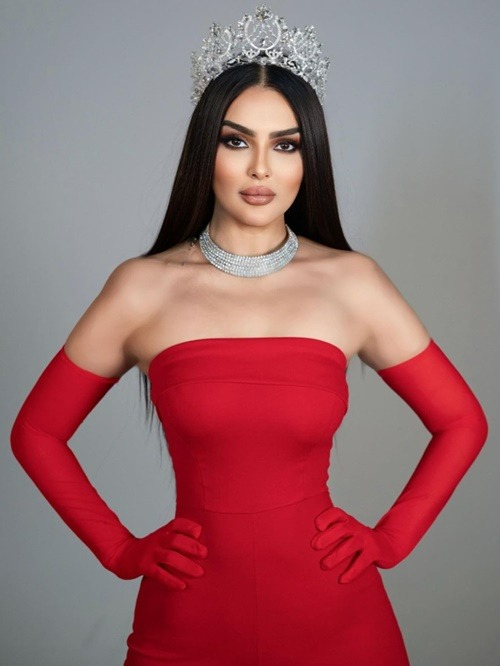 10 Penampilan Glamour & Bold Rumy Alqahtani, Perwakilan Pertama Arab ...