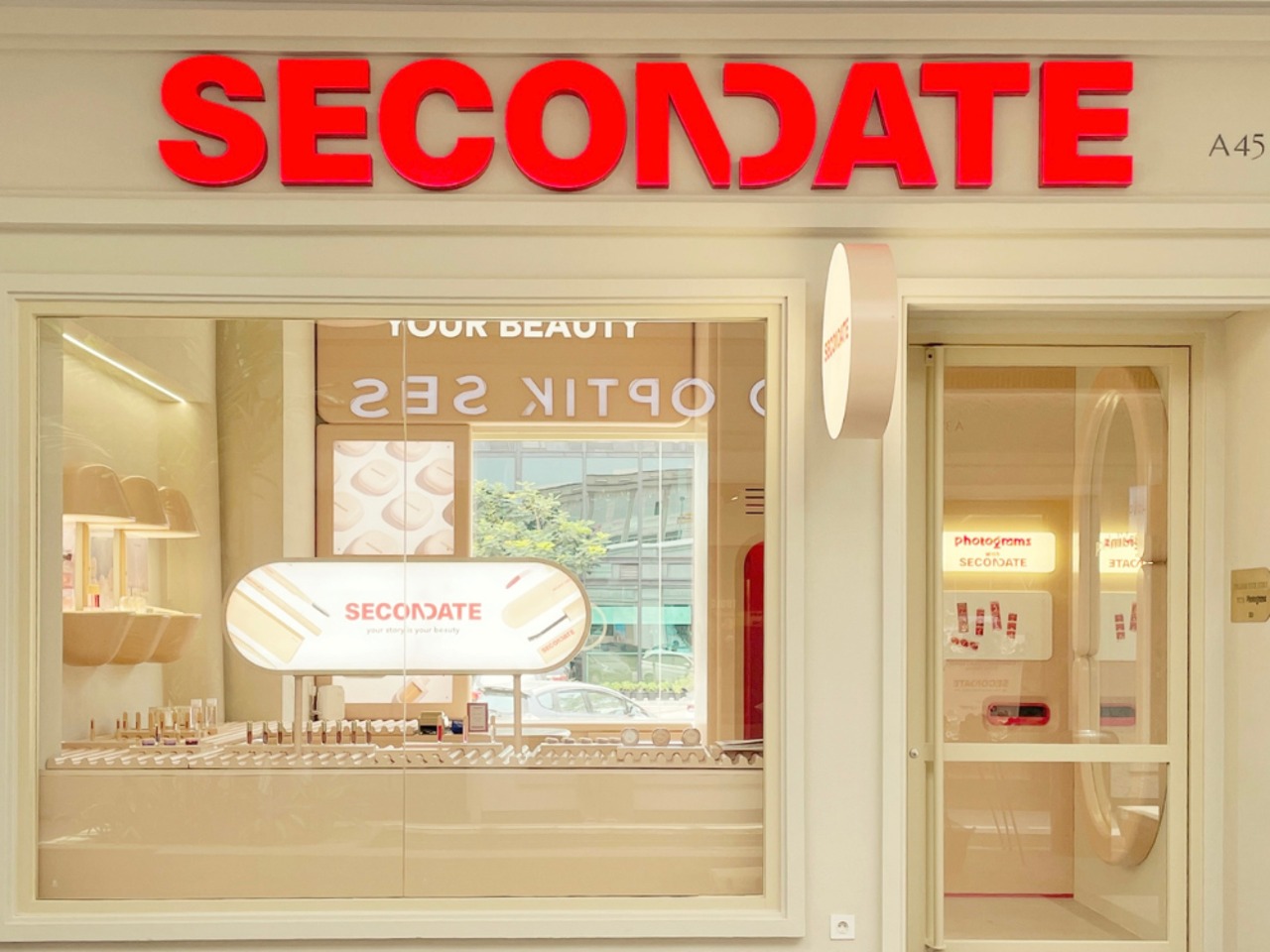 Butik Pertama Secondate Punya Photo Booth 0,5 Satu-satunya di Indonesia ...