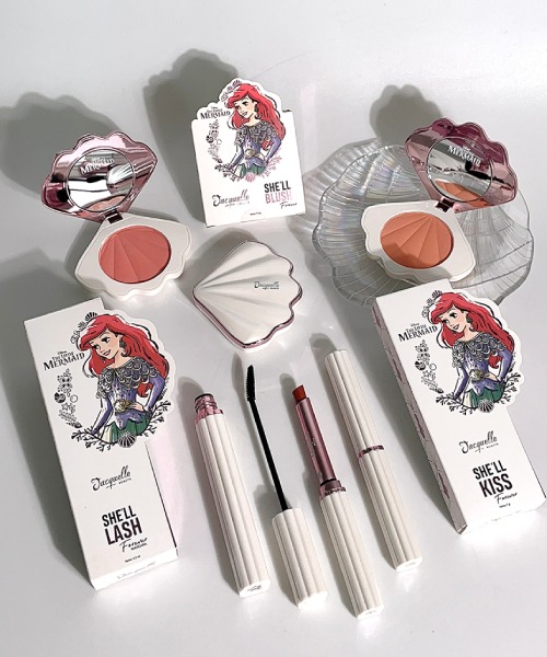 Princess Ariel Berbusana Modest, Simak Koleksi Kolaborasi Makeup ...