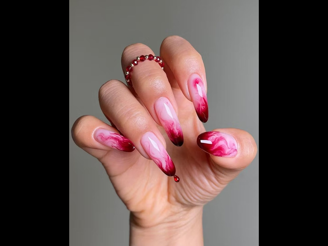 10 Inspirasi Tampilan Vampy Nails Agar Makin Stunning di Pesta Akhir ...