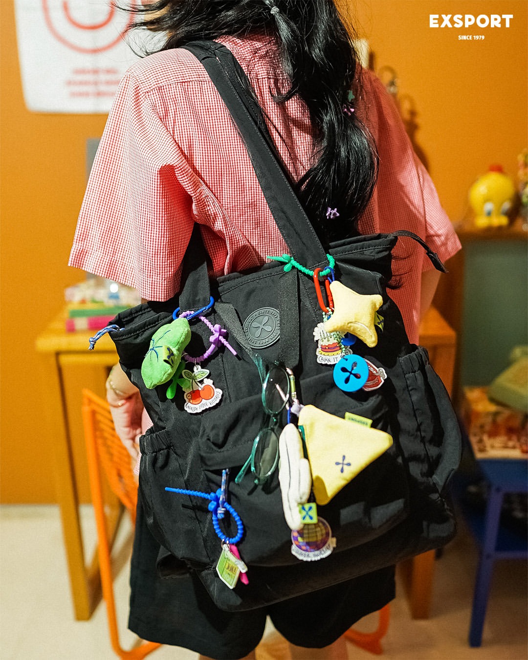 Bag Charm, Aksesori Tas yang Lagi Viral dan Produk Lokal Rekomendasinya ...