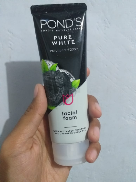 Pond's Pure Bright Facial Cleanser Foam - Review SOCO by Sociolla