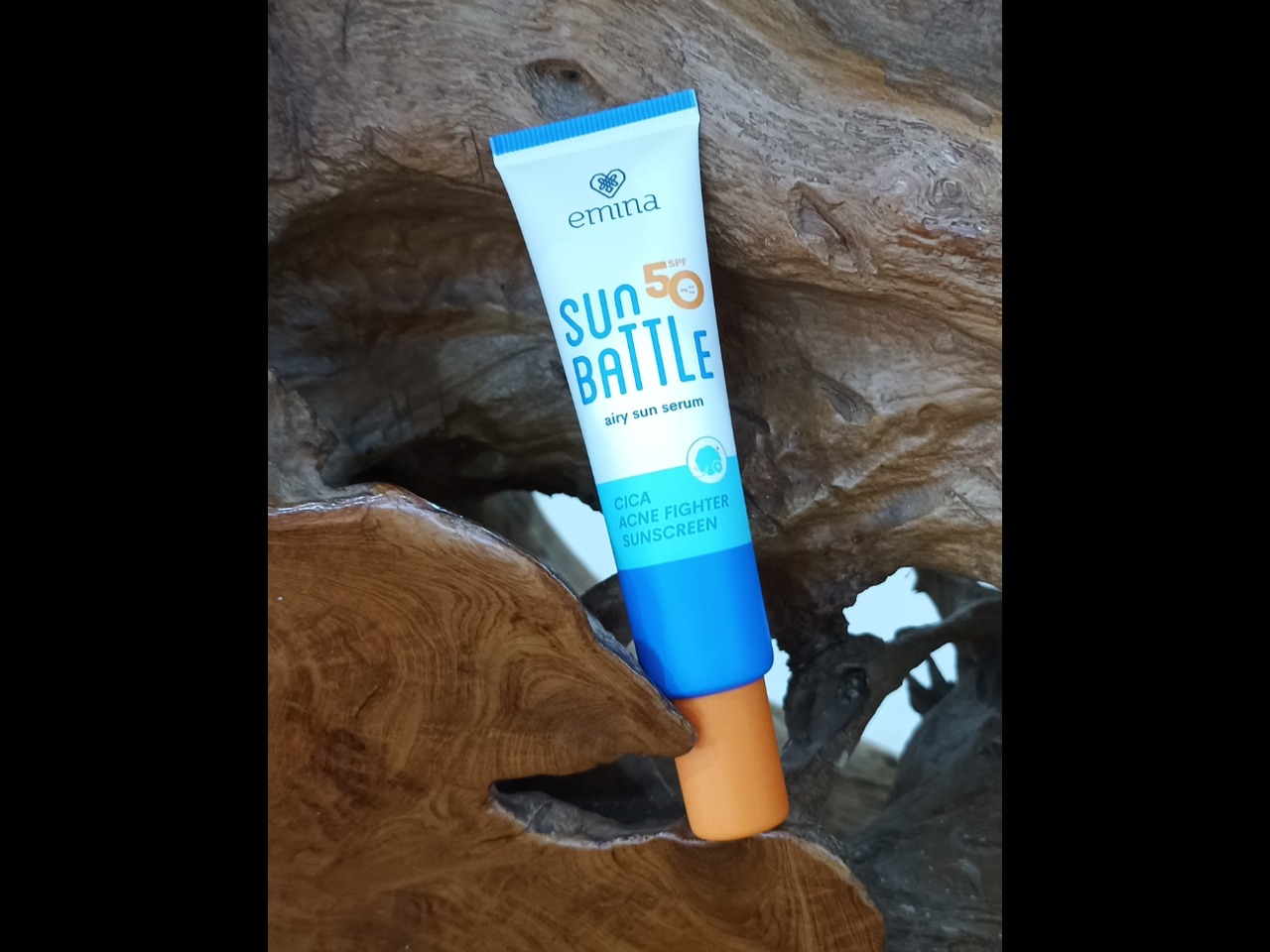 Review: Emina Sun Battle SPF 50 PA++++ Cica Acne Fighter Sunscreen, Affordable dan Ringan di ...