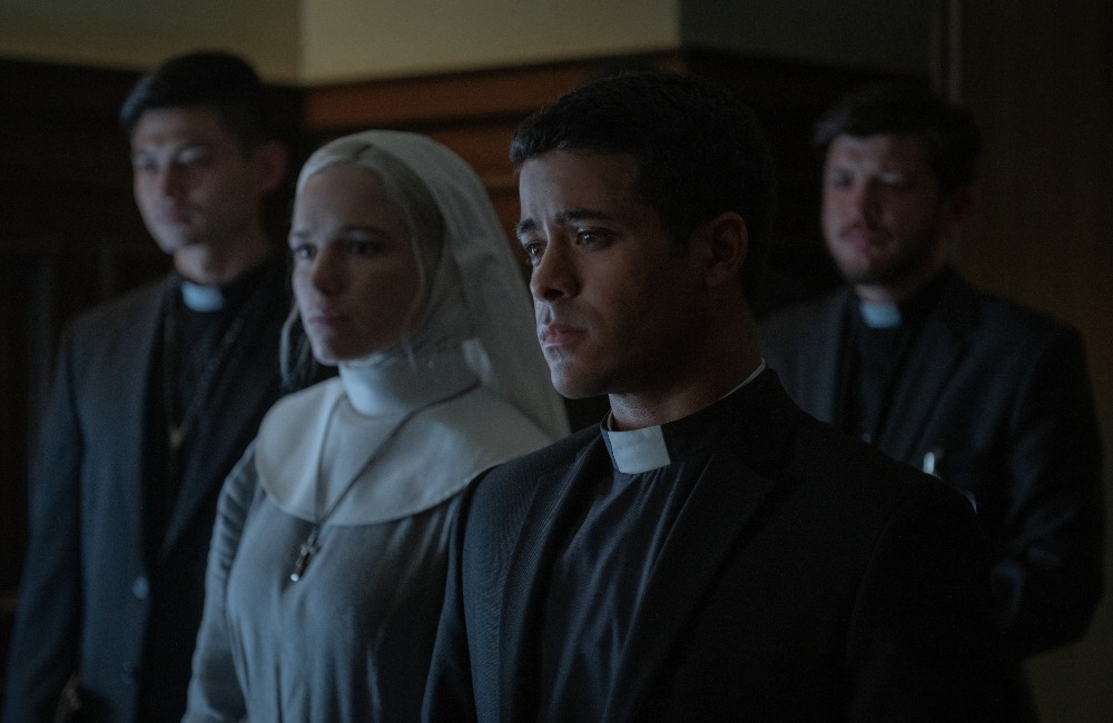 Review Film: The Devil's Light, Ritual Eksorsisme yang Penuh Ketegangan ...