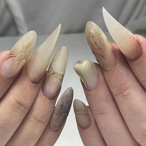 Tren Rotten Nails, Tampilan Kuku Anti-mainstream yang Tengah Viral di ...