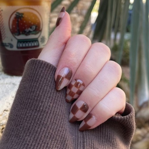 Pantone Color of The Year 2025, Ini 10 Inspirasi Nail Art Mocha Mousse ...