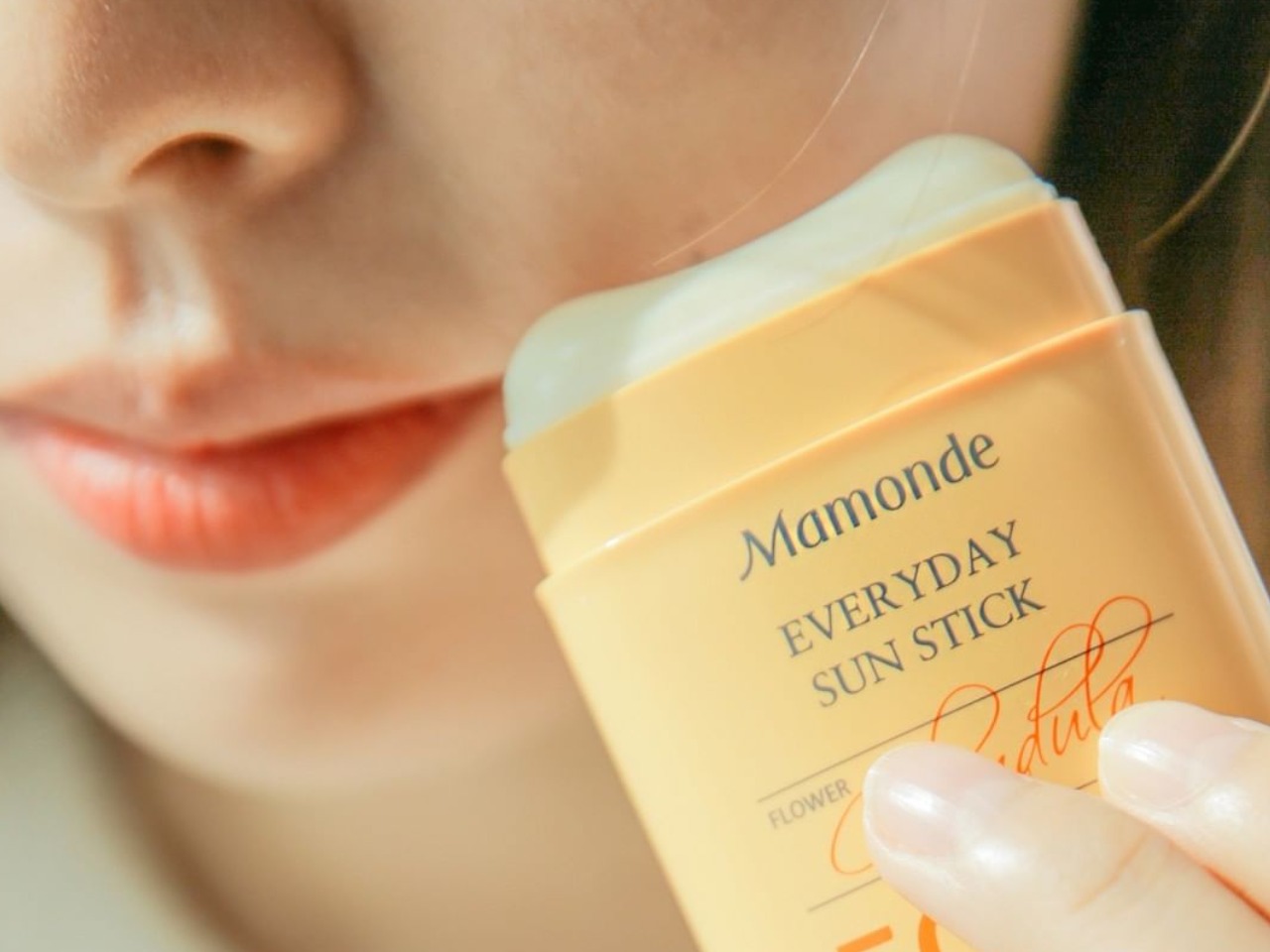 Praktis dan Mudah, Ini 5 Pilihan Sunscreen Stick Korea dengan Kandungan ...