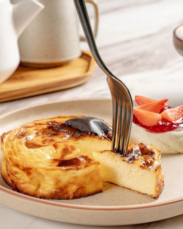 KNOTS hingga Artirasa, ini Rekomendasi Basque Burnt Cheesecake yang ...