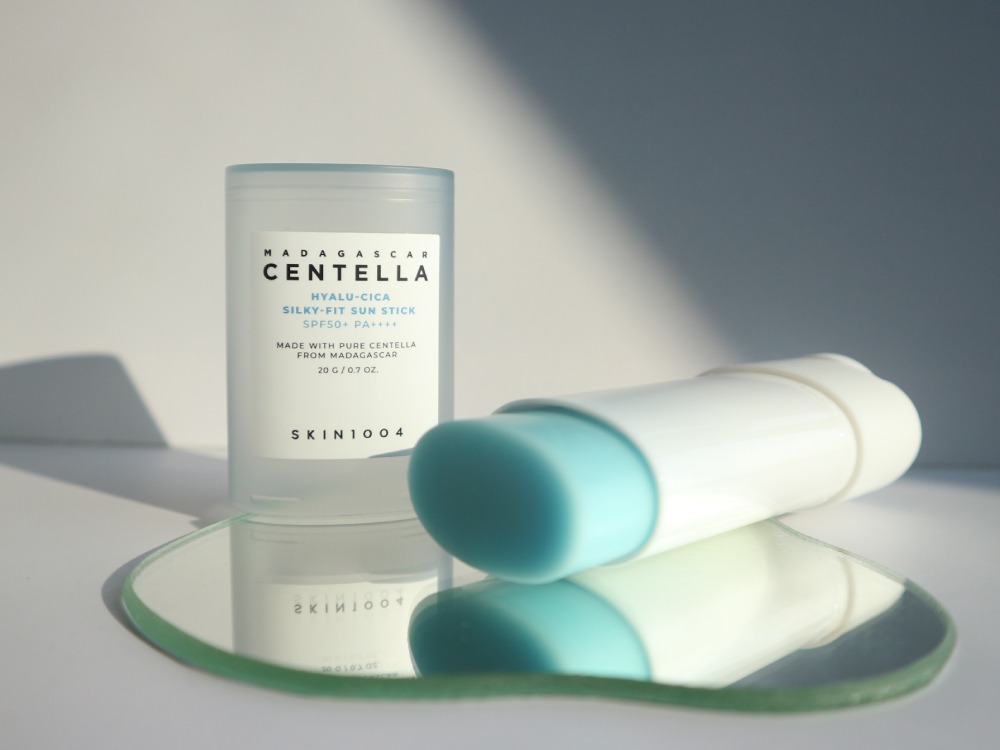 Review: SKIN1004 Hyalu-Cica Silky-Fit Sun Stick, Bikin Rajin Reapply ...