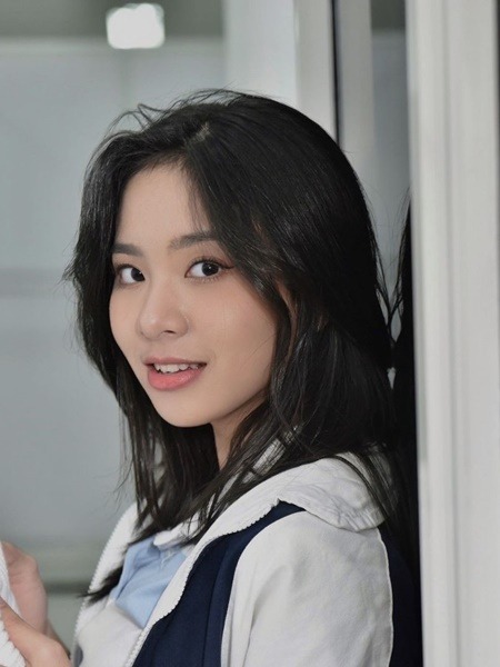 Makeup Look Zee JKT48, yang Sedang Naik Daun Berkat Perannya di Film 'Ancika' - Beauty Journal