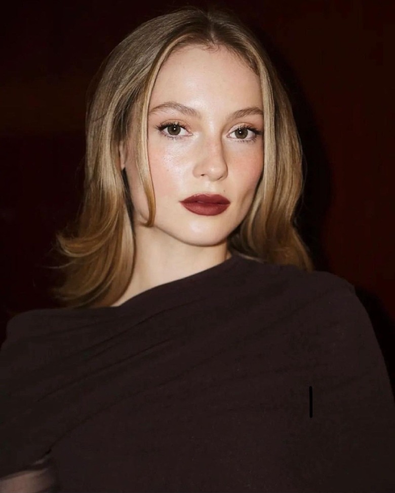 Clean hingga Glam, Ini Inspirasi Makeup Hannah Dodd yang Menarik Ditiru ...