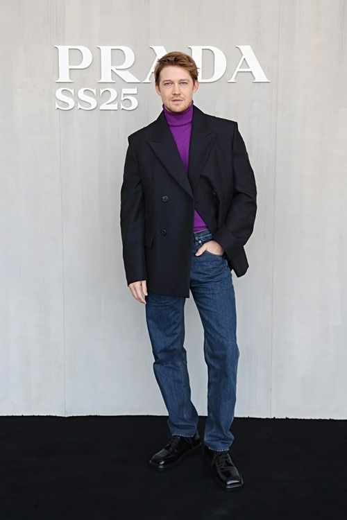 Ada Byeon Woo-seok hingga Joe Alwyn, ini Penampilan Seleb Dunia di ...