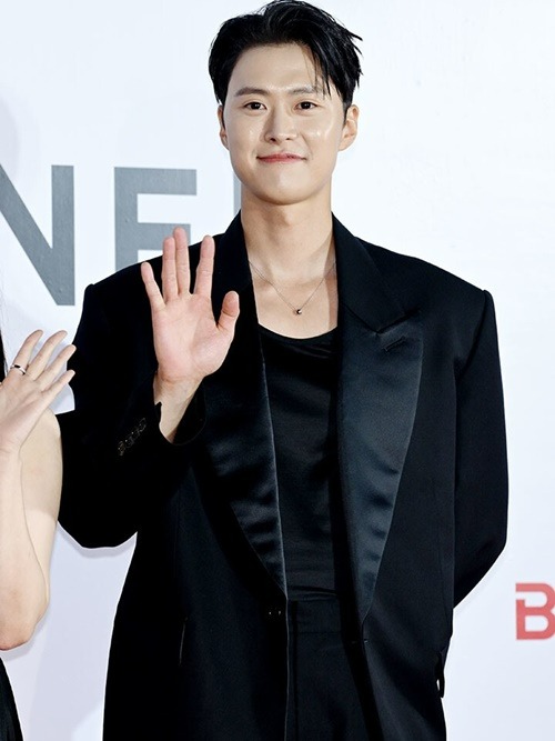 15 Potret Menawan Seleb Korea di Red Carpet Busan International Film ...