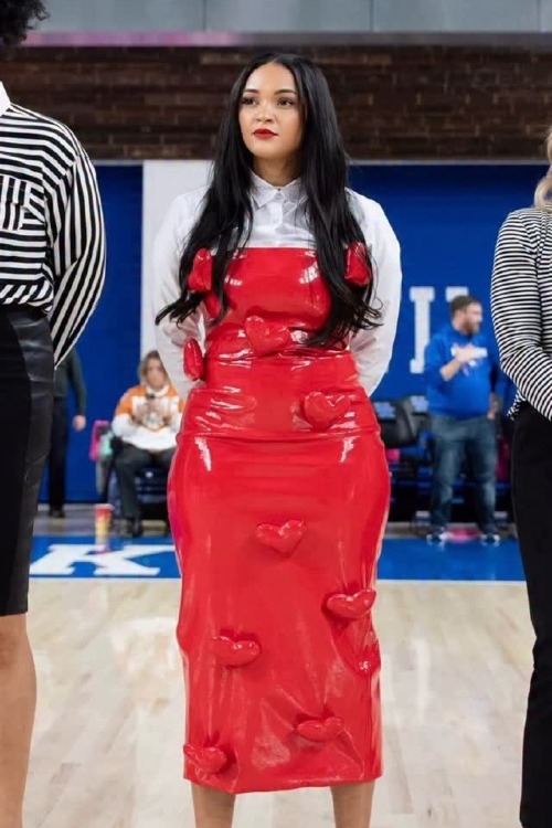 13 Gaya Busana Sydney Carter, Mantan Atlet & Asisten Pelatih Basket ...