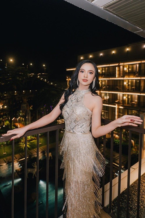 Bikin Heboh karena Jalan Bareng DK 'iKON', Begini Penampilan Glamor ala ...