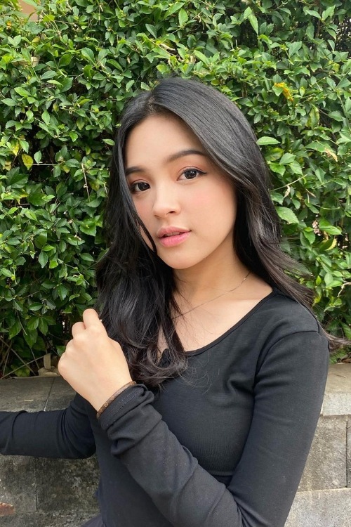 10 Inspirasi Korean Makeup Look ala Eca Aura yang Menarik Ditiru ...