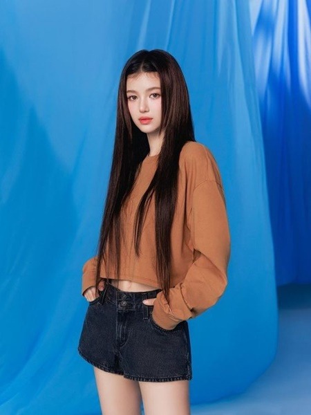 Twin Bun hingga High Ponytail, Intip 15 Hairstyle Danielle 'NewJeans ...