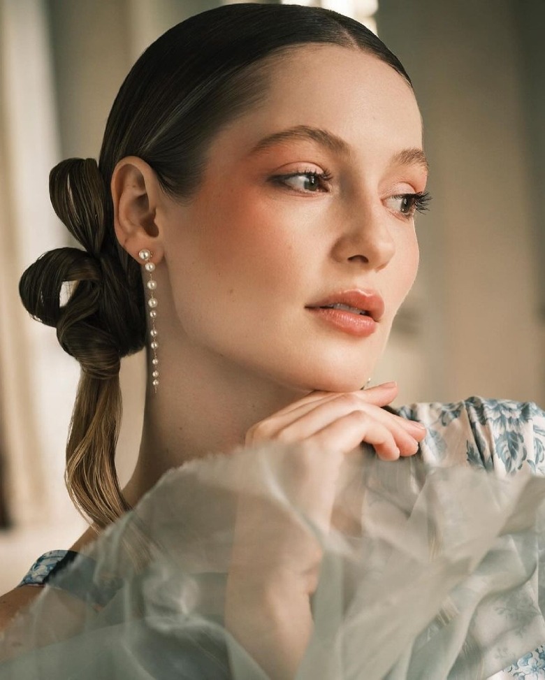 Clean hingga Glam, Ini Inspirasi Makeup Hannah Dodd yang Menarik Ditiru ...