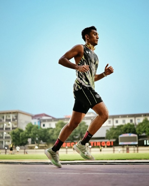 Mengenal Daffa Wardhana, Aktor yang Dirumorkan Berkencan dengan Ariel ...