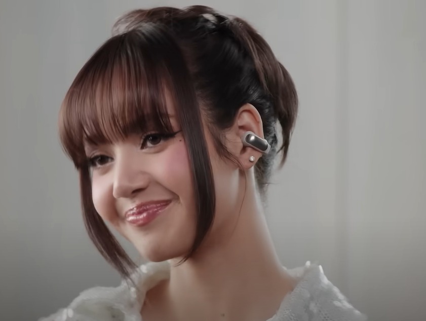 Bedah Isi Tas Milik Lisa BLACKPINK, Ada Inhaler sampai Saus Pedas ...