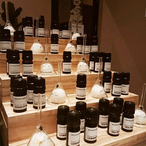 Cocok untuk Aromaterapi, Berikut Deretan Essential Oil dan Diffuser ...