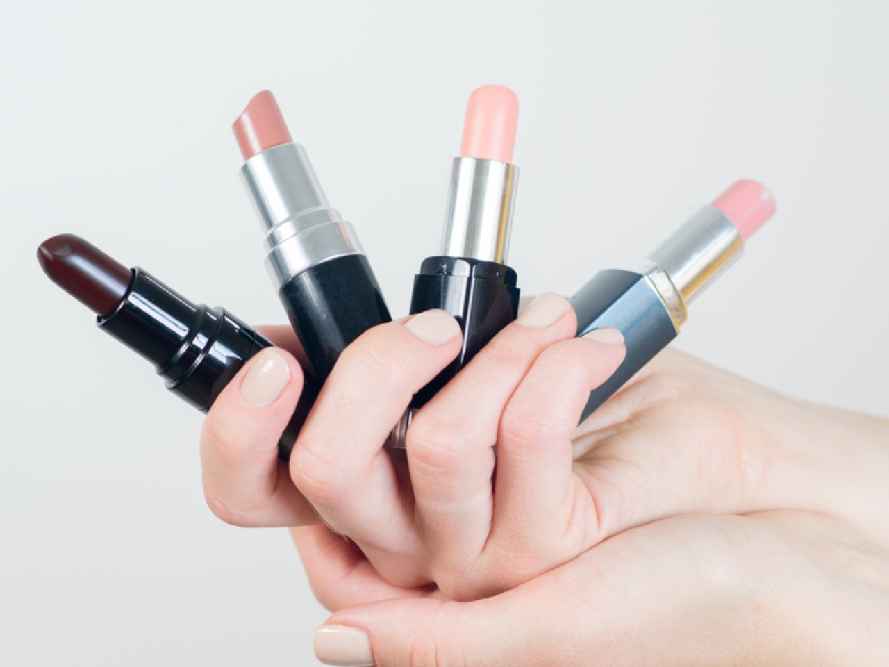 Beauty Hacks: Cara Memaksimalkan Penggunaan Lipstik - Beauty Journal