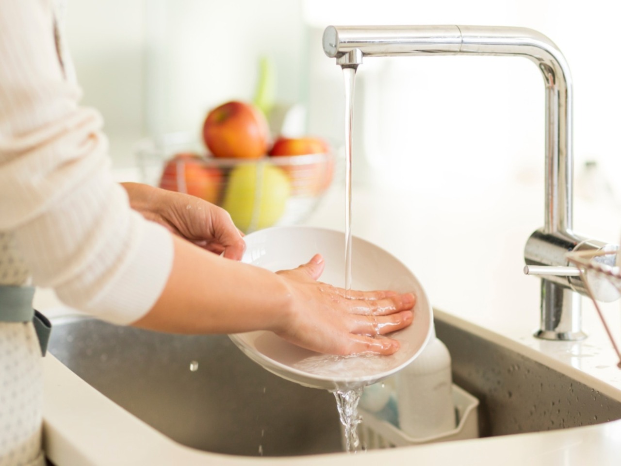 Tangan Kering Setelah Cuci Piring? Cari Tahu Penyebab hingga Solusinya ...