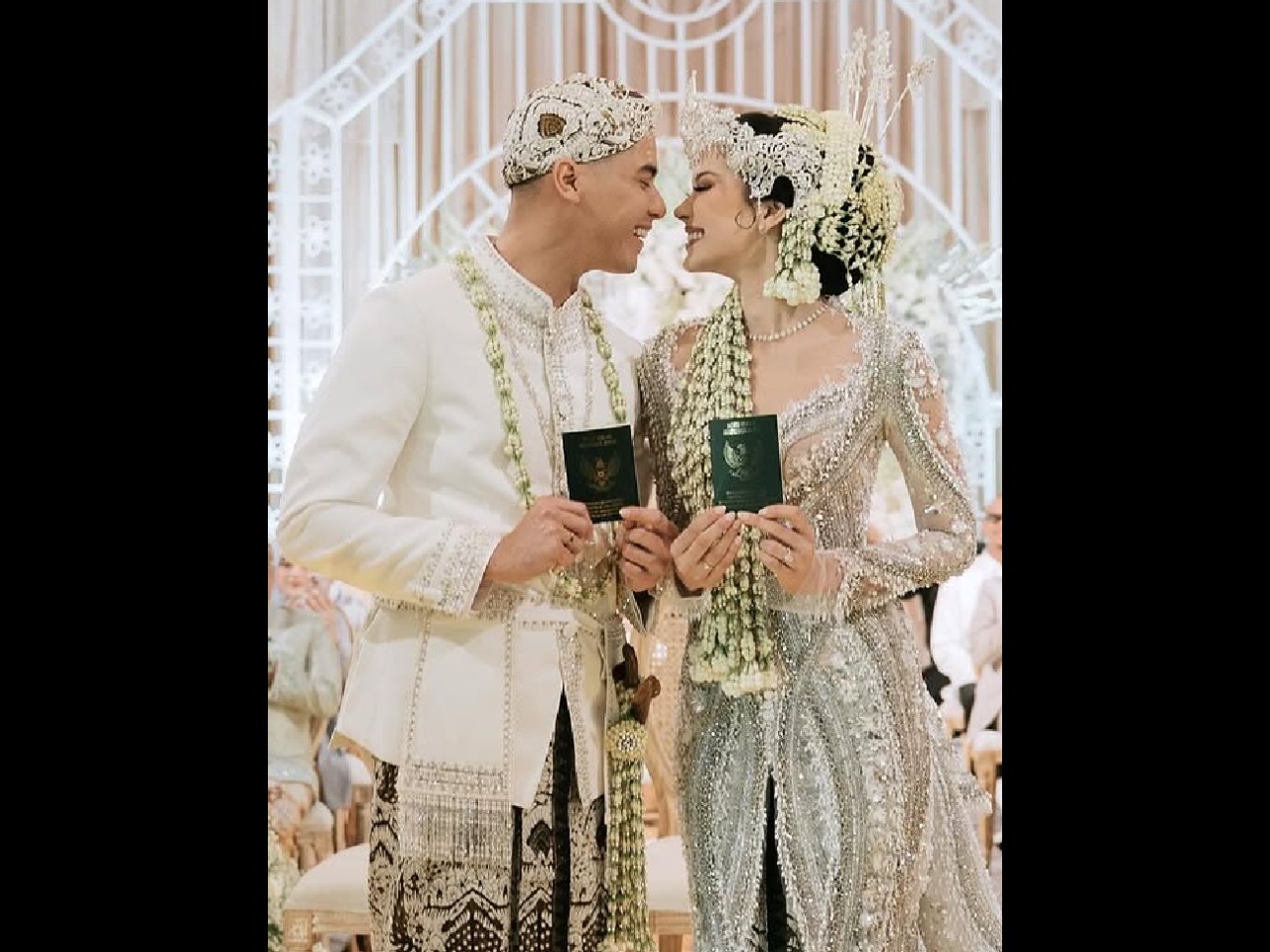 Resmi Menikah! Begini Potret Bahagia Alyssa Daguise dan Al Ghazali di Pelaminan - Beauty Journal