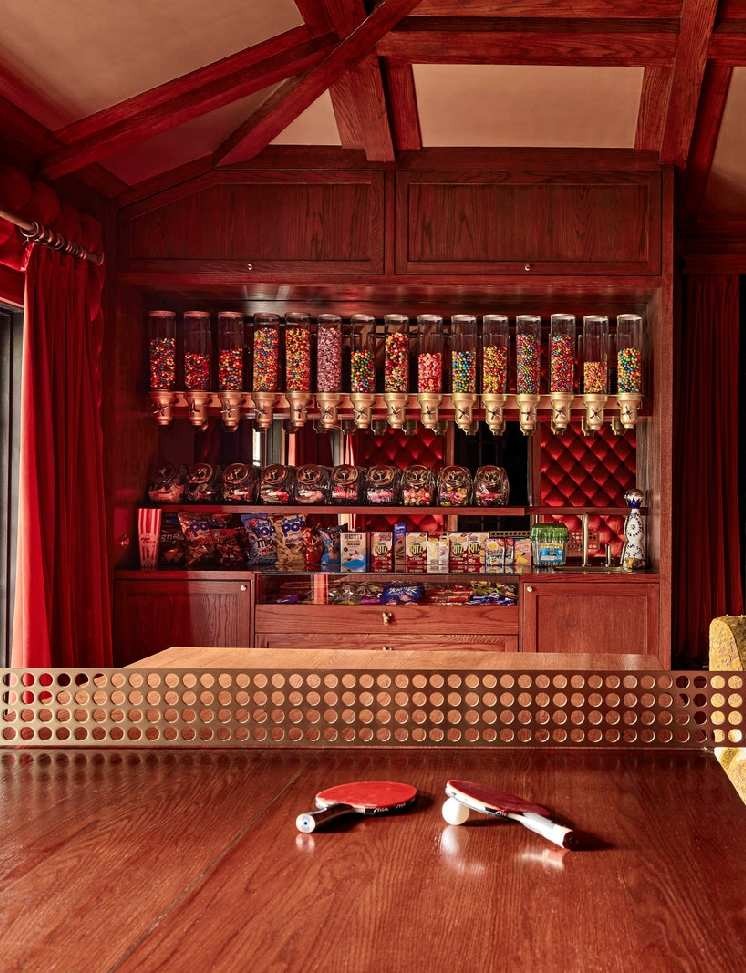 Eklektik dan Seru! Begini Isi Rumah Benny Blanco, Kekasih Selena Gomez ...