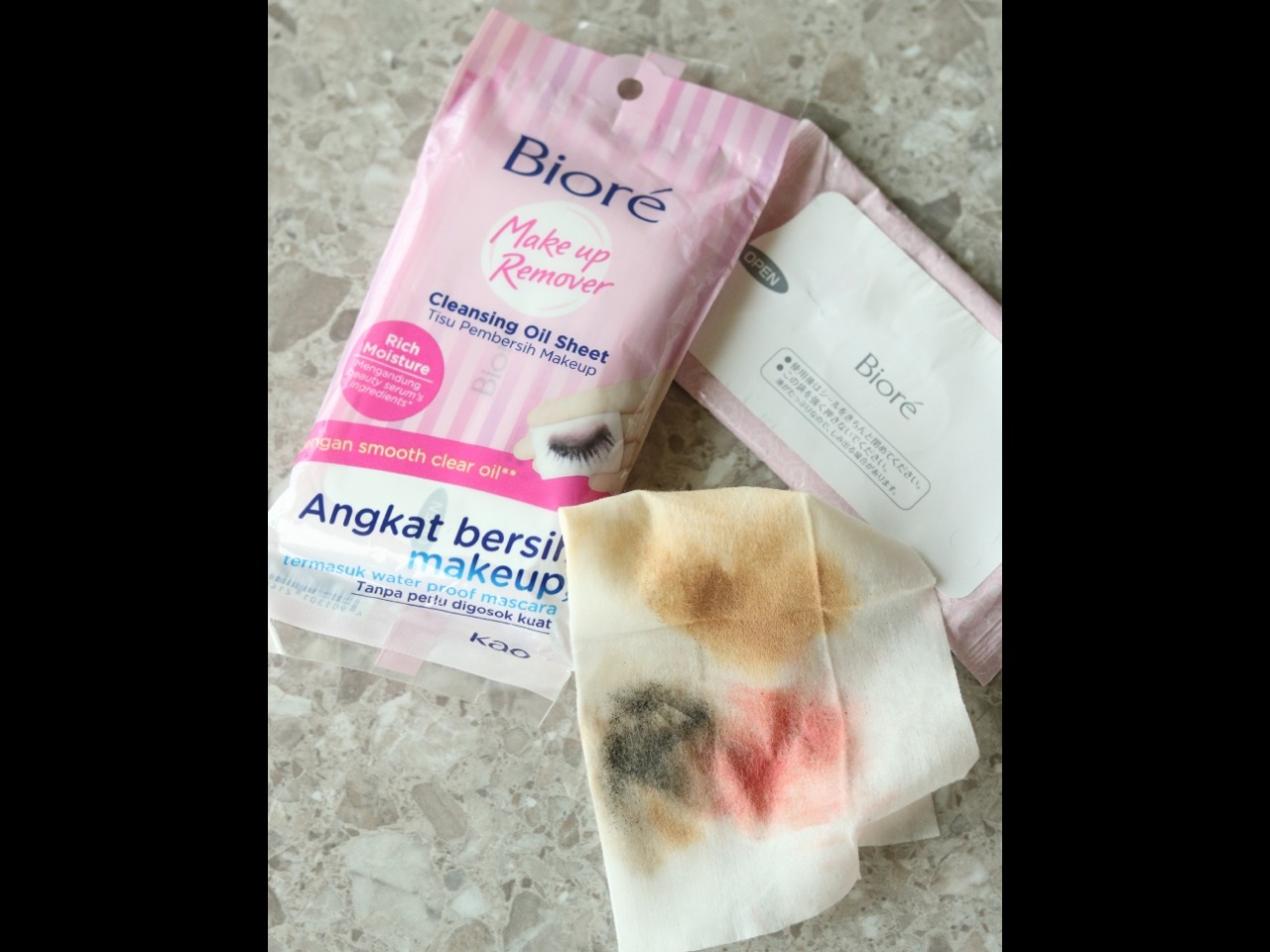 Review: Biore Make Up Remover Cleansing Oil Sheet, Alternatif Pembersih ...