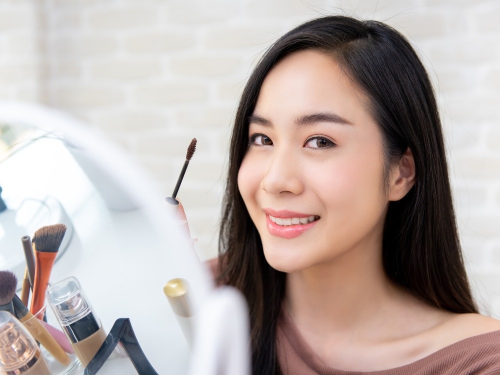 Tips Menggunakan Maskara yang Tepat Menurut para Makeup Artist ...