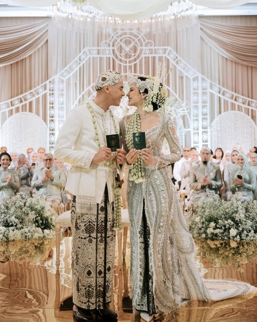 Resmi Menikah! Begini Potret Bahagia Alyssa Daguise dan Al Ghazali di Pelaminan - Beauty Journal