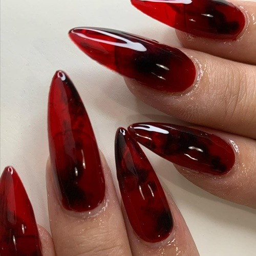 10 Inspirasi Tampilan Vampy Nails Agar Makin Stunning di Pesta Akhir ...