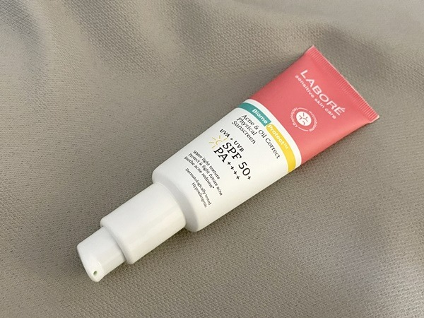 Review: LABORÉ Acne & Oil Correct Physical Sunscreen, Benarkah Bisa ...
