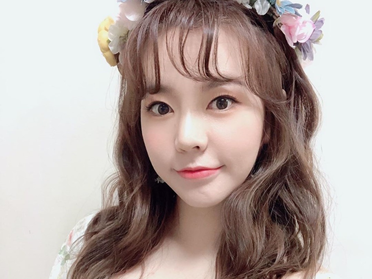 Natural dan Flawless, Berikut Inspirasi Makeup ala Sunny 'SNSD' yang ...