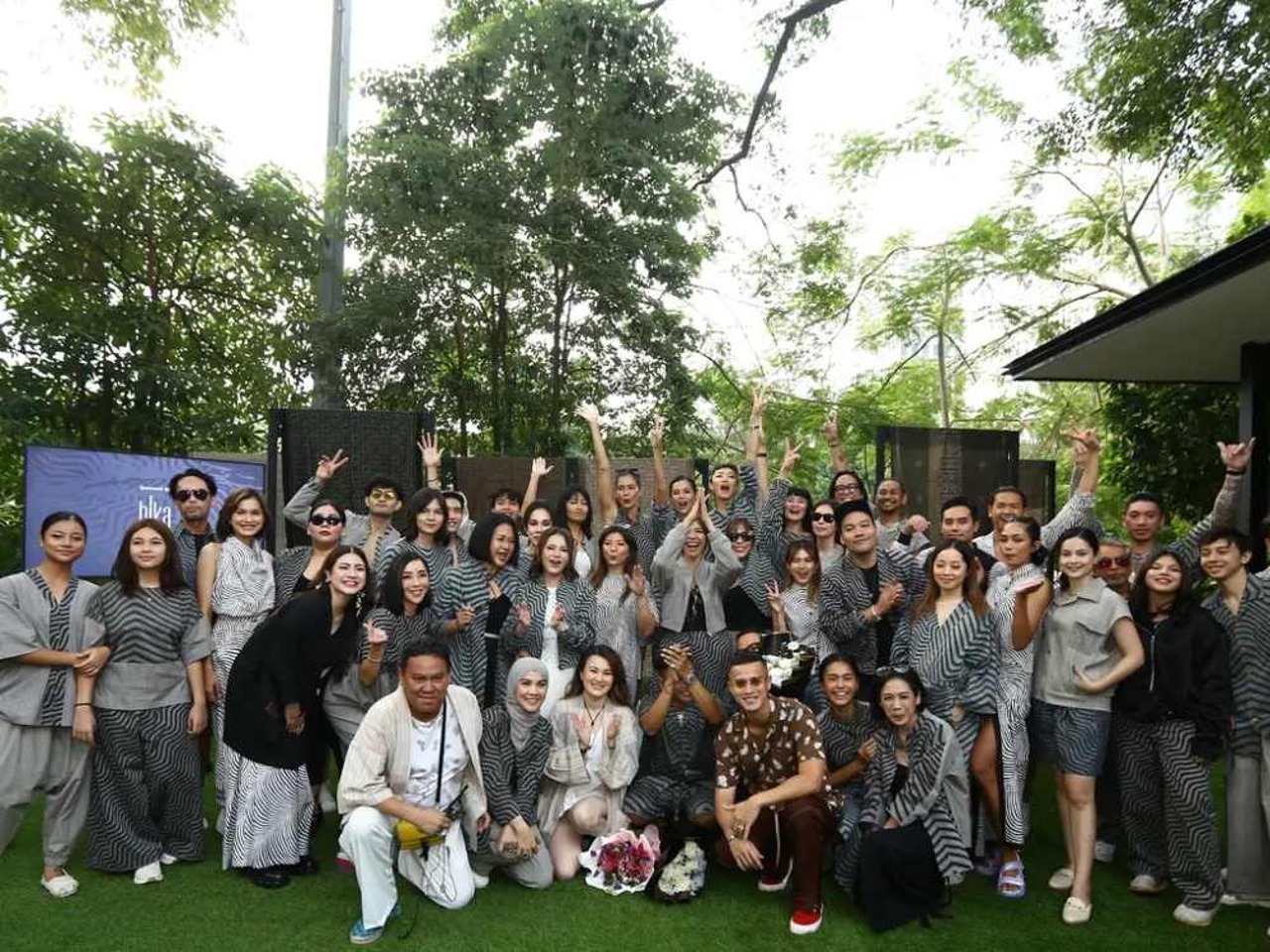 Kolaborasi Ohmmbybai dan Cita Tenun Indonesia dalam Tampilan Tenun Ikat ...