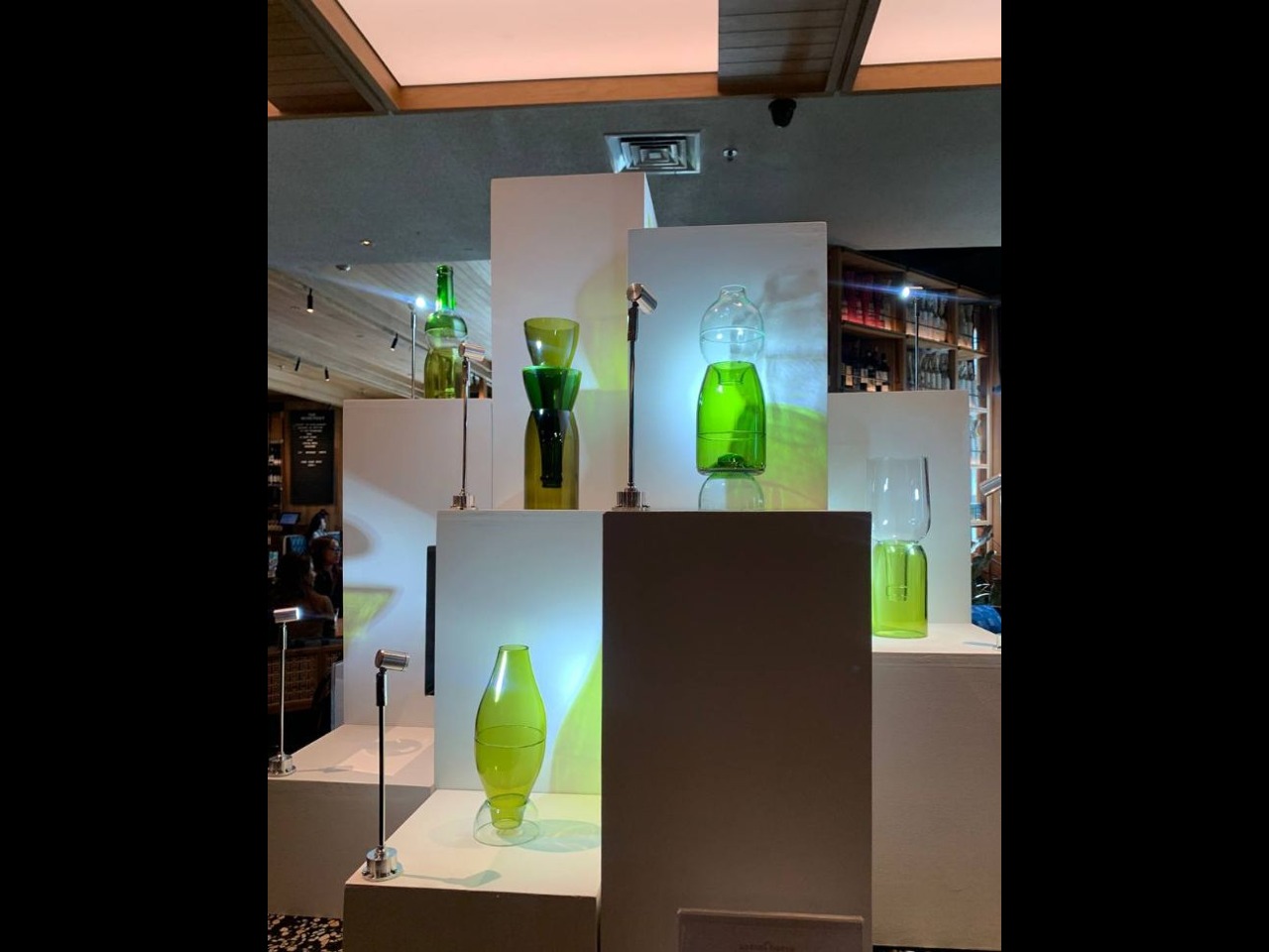 Social House X Museum MACAN Hadirkan Instalasi Seni dari Botol Wine ...