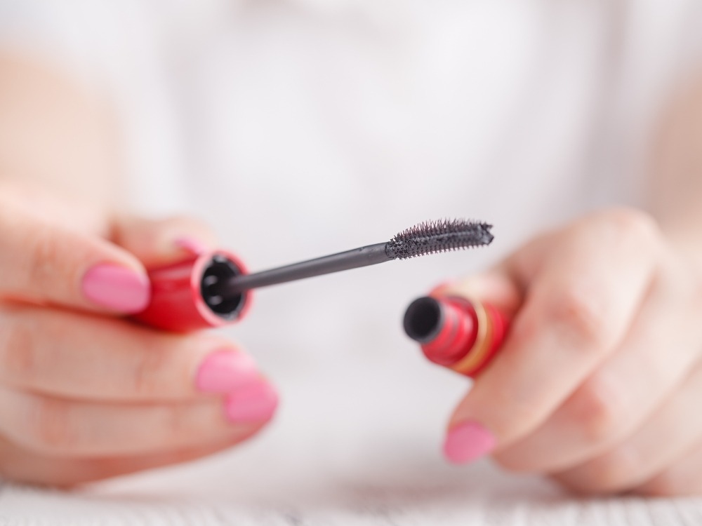 Tips Menggunakan Maskara yang Tepat Menurut para Makeup Artist ...