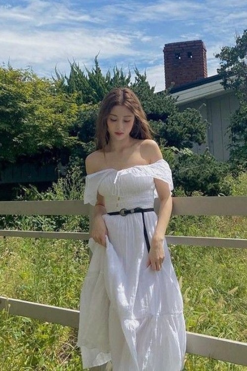 Inspirasi Daily Outfit Yunjin LESSERAFIM yang Cocok Pakai Berbagai ...