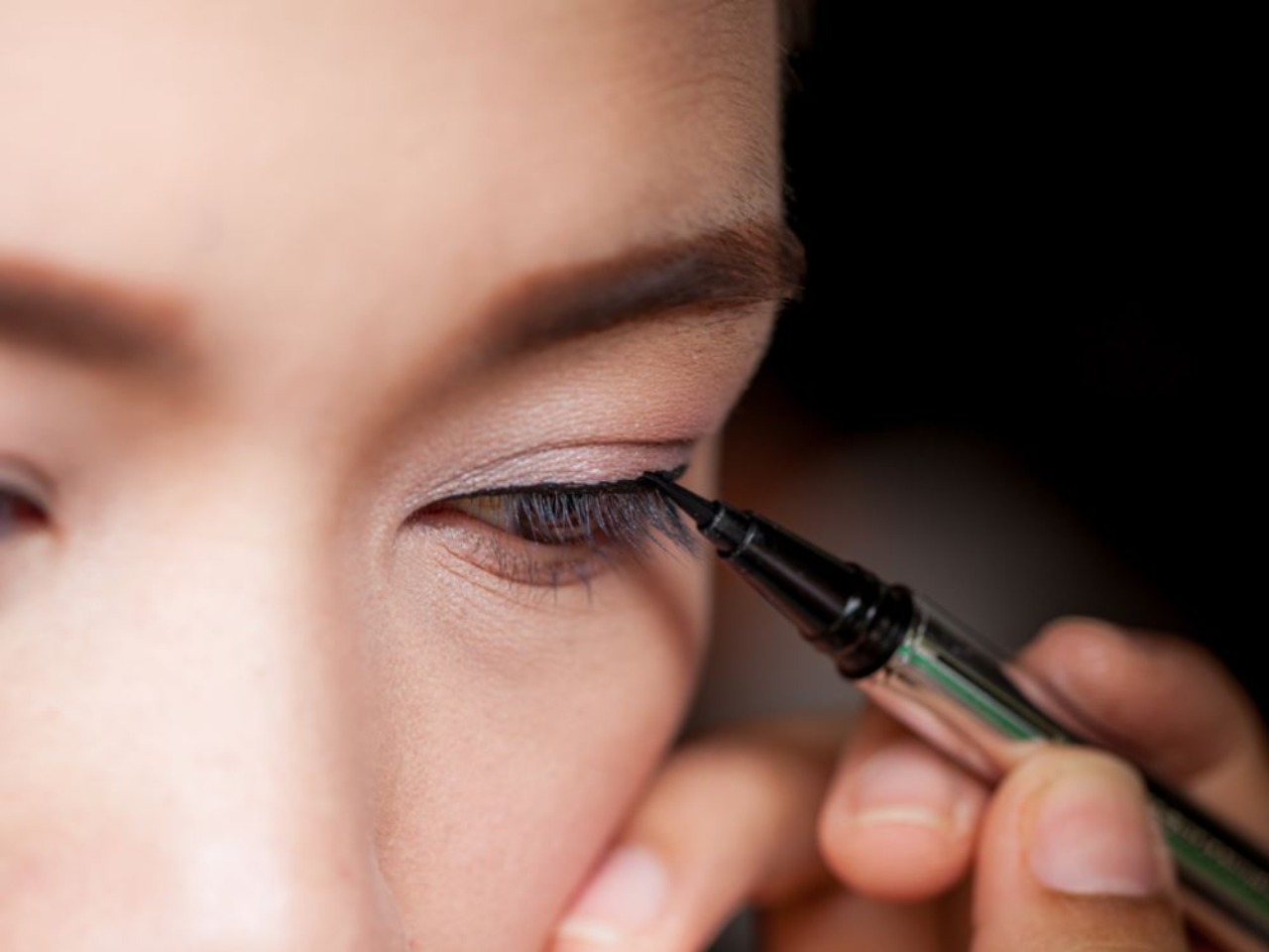 3 Rekomendasi Eyeliner Stamp, Produk Makeup Mata yang Perlu Dimiliki ...