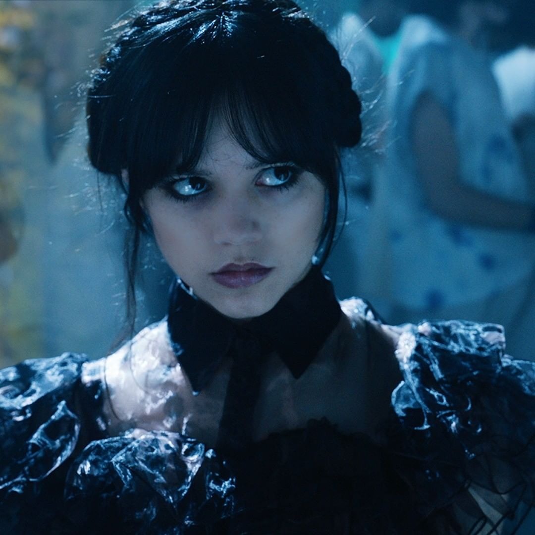 Cara Dapatkan Tampilan Riasan Soft Goth ala Wednesday yang Sedang Viral ...