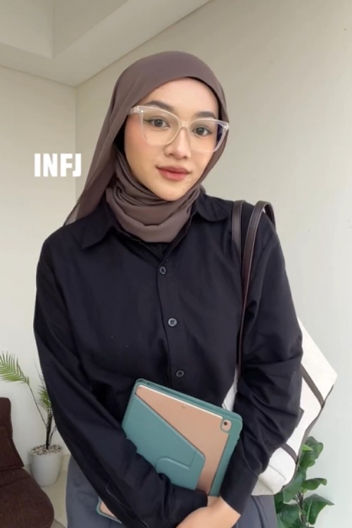 Calling All Hijabers! Ini Dia Rekomendasi Style Hijab Pasmina Berdasarkan MBTI - Beauty Journal