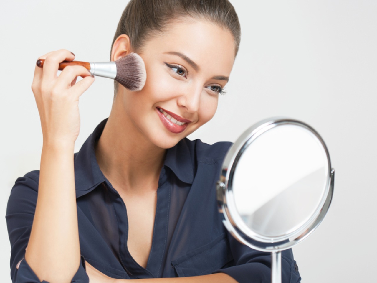LED hingga Magnifying Mirror, Berikut Rekomendasi Cermin Makeup yang ...