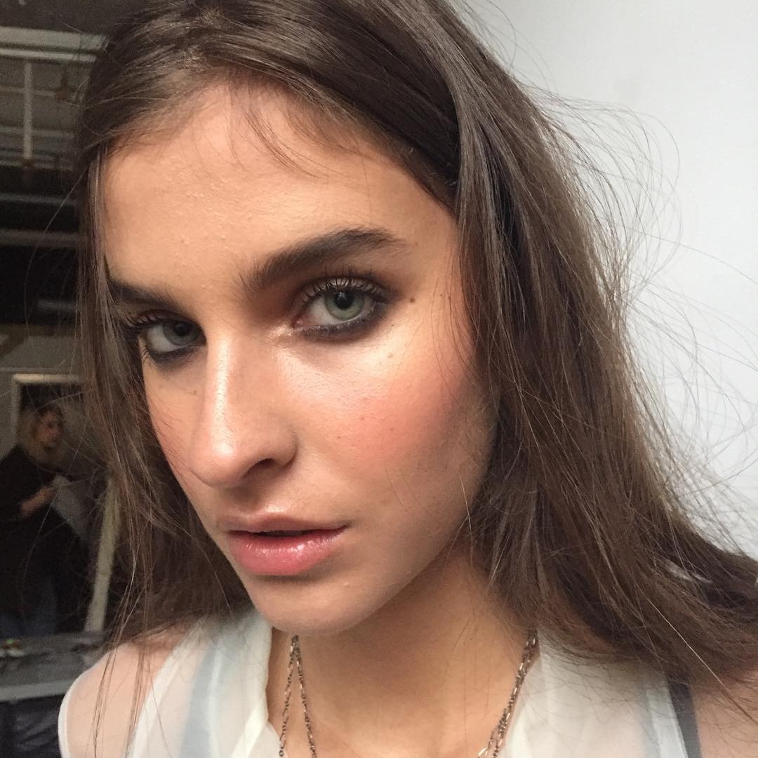 Perhatikan! Ini 5 Tips Makeup Mata Bagi Pemilik Bentuk Almond Eyes ...