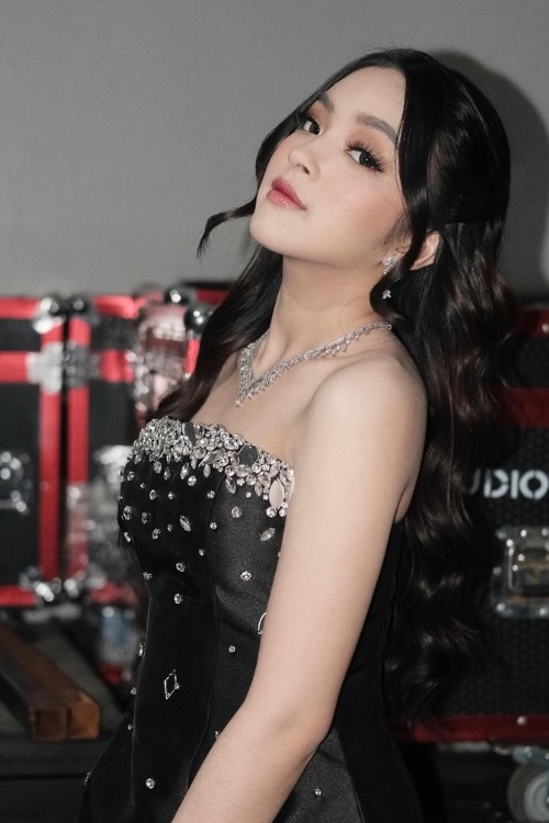 10 Inspirasi Korean Makeup Look ala Eca Aura yang Menarik Ditiru ...
