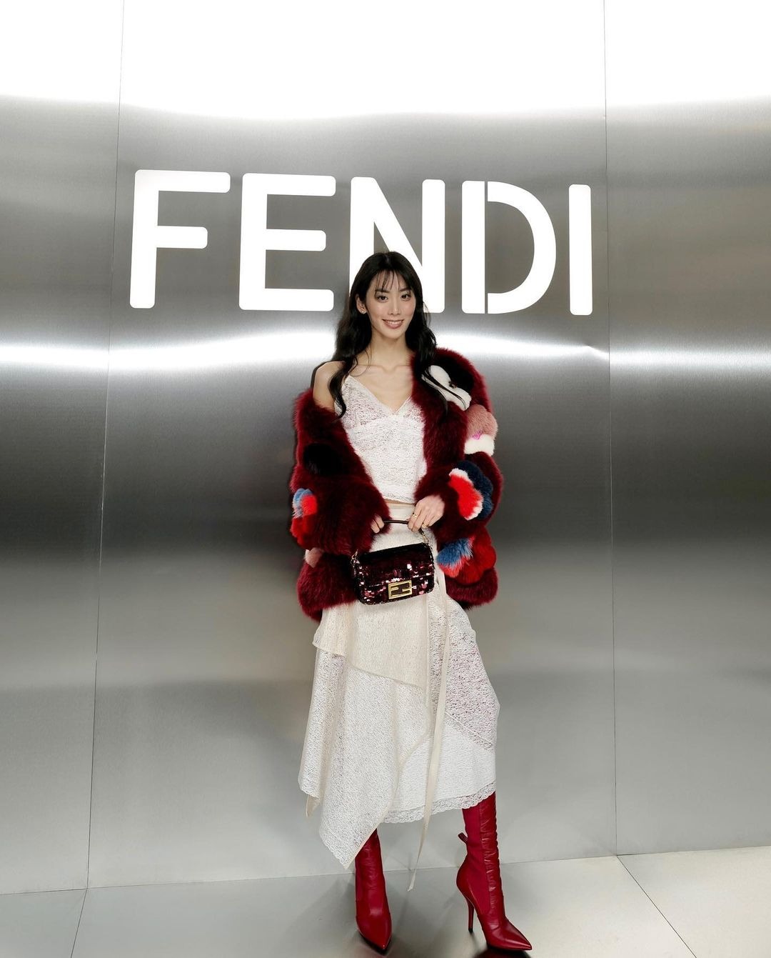 Super Fashionable! Ini OOTD Aren Yoo yang Curi Perhatian di Reality ...