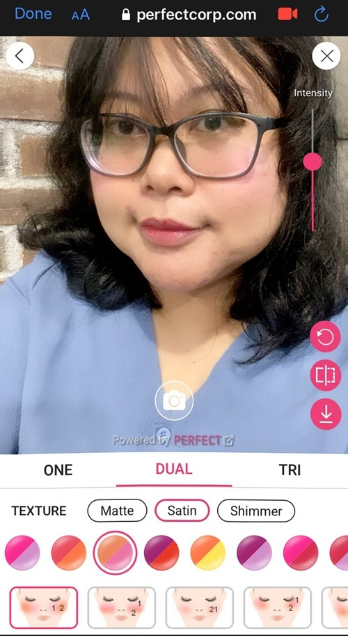 Mencoba Menemukan Teknik & Warna Blush On yang Tepat dengan Bantuan ...