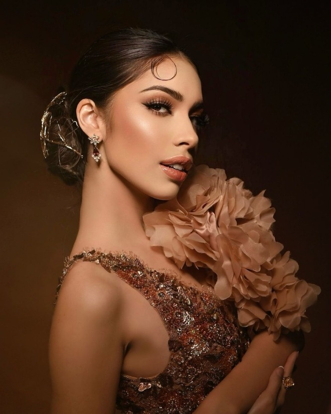 10 Gaya Makeup Clara Shafira Krebs yang Dinobatkan sebagai Miss ...